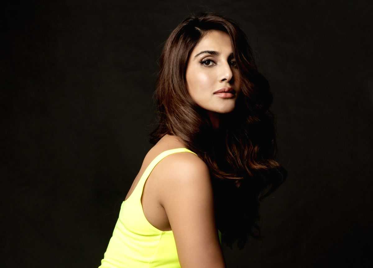 Vaani Kapoor shares behind-the-scene picture as she begins film with ...