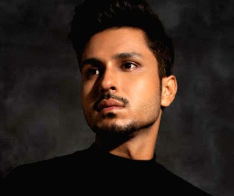 Amol Parashar and Aisha Ahmed in Balcony Buddies, trailer out
