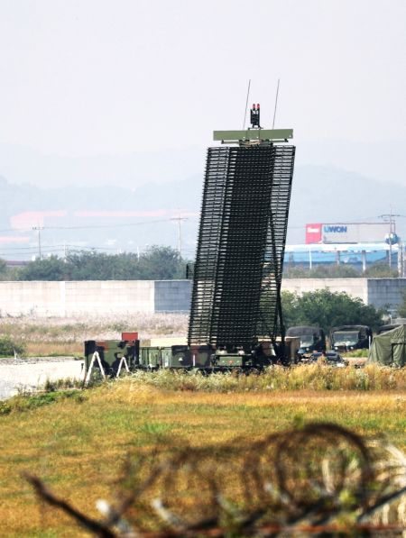 Long-range anti-air mobile radar at U.S. air base