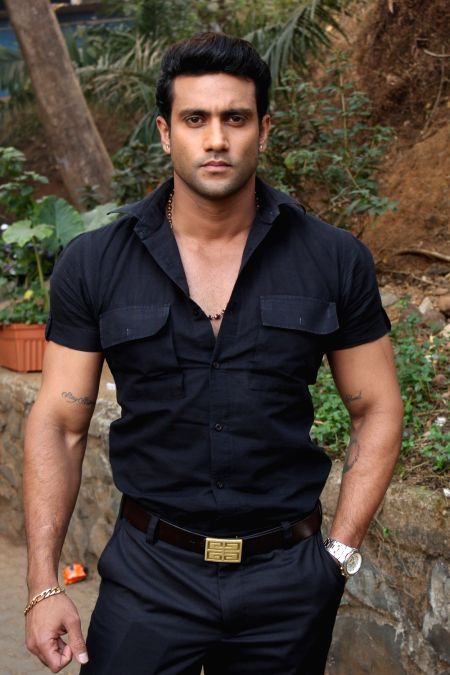 Actor Ram Yashvardhan turns fitness guru for fans