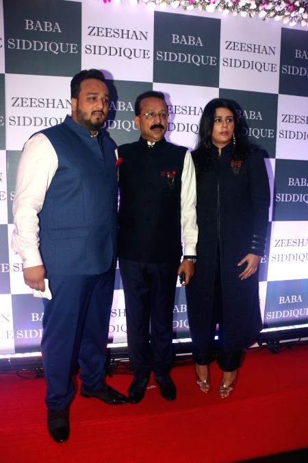 Baba Siddique and his family during an Iftar party