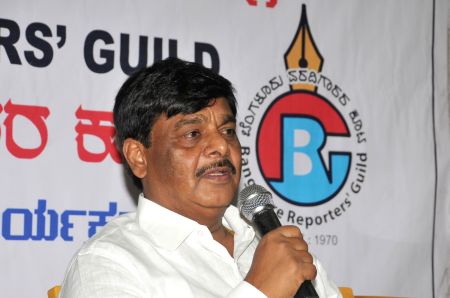 Dr. HC Mahadevappa addressing during his "Meet the press"
