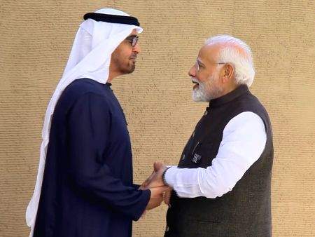 Dubai : PM Narendra Modi with UAE President Mohammed bin Zayed Al ...