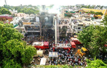 Fire at commericial building in Lucknow