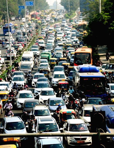 New Delhi : Heavy traffic jam near Ring Road