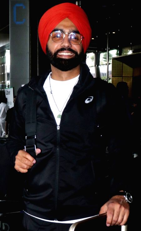 : Mumbai : Indian singer Ammy Virk Spotted At Mumbai Airport
