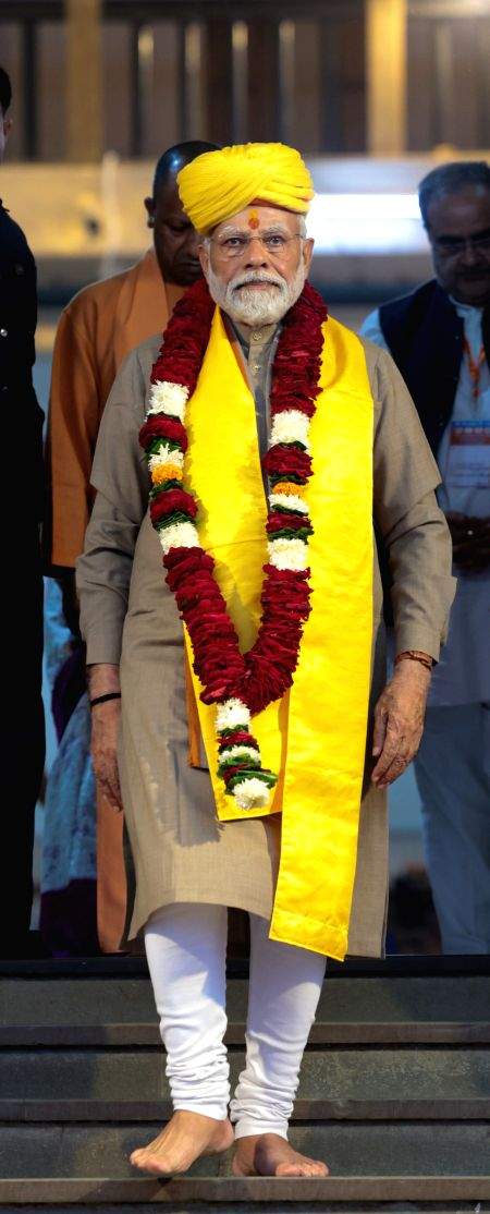 Prime Minister Narendra Modi offers prayers at Shri Krishna Janmabhoomi ...