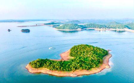 Water level recedes at Maithon Dam
