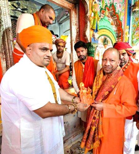 Yogi Adityanath Visits Ayodhya