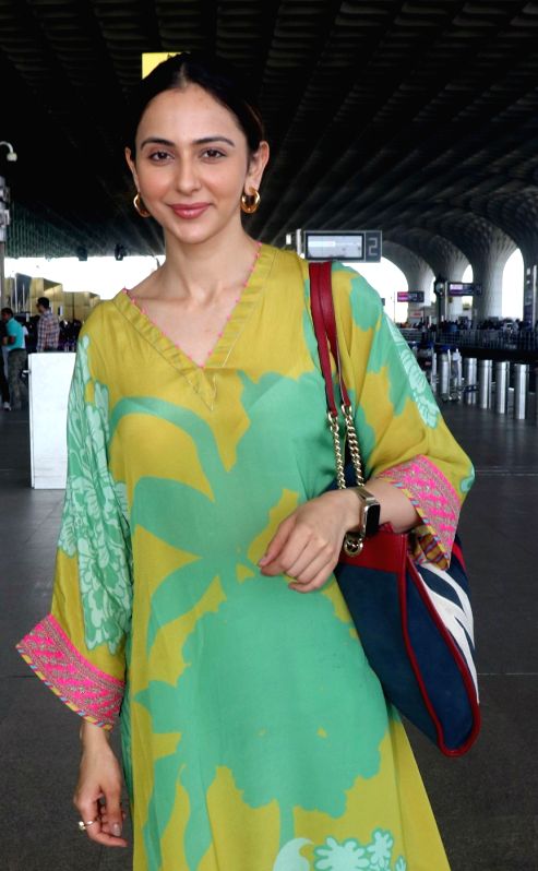 : Mumbai: Actress Rakul Preet Singh spotted at the airport