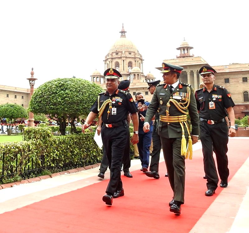 Army Chief General Manoj Pandey receives Major General Abdulla Shamaal