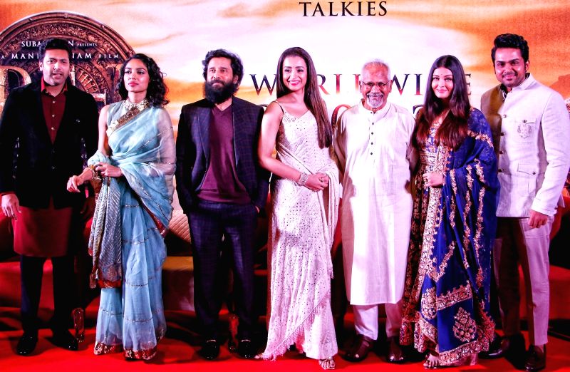 :New Delhi:Director Mani Ratnam with star cast of the movie PS-1.