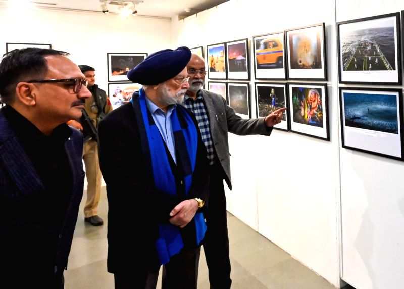 Hardeep Singh Puri Visits Photography Exhibitio