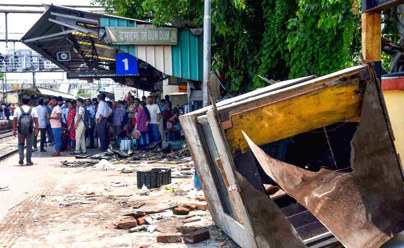 Hawker eviction drive in Dum Dum station area