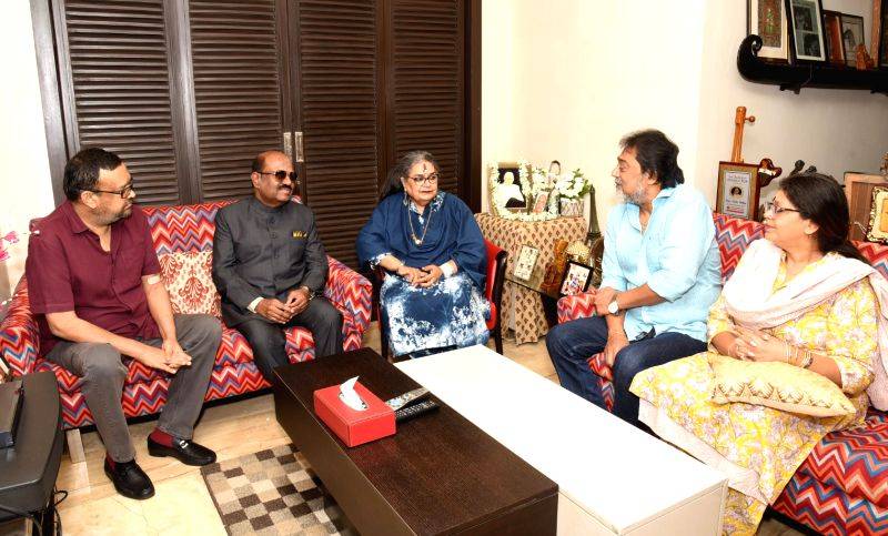 Kolkata : West Bengal Governor C V Ananda Bose meets Padma Bhushan ...