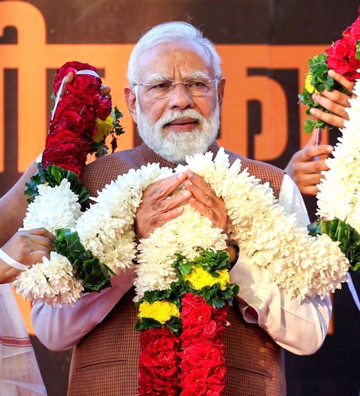 PM Modi Interacts with Bihari Community at Airport