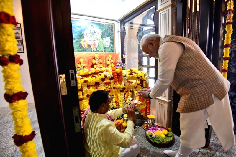 PM Modi visits Lord Shiva temple in Muscat