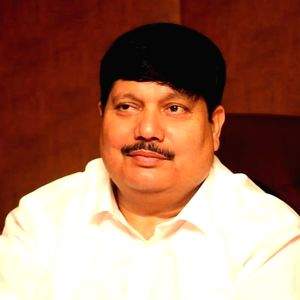 Rebel Trinamool MP Arjun Singh replaces Mamata's pic with PM's in office