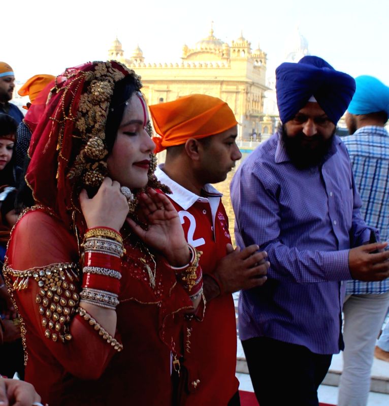 Radhe Maa visits Golden Temple