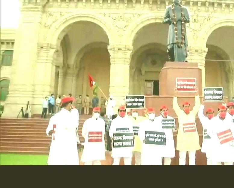 Free Photo: Uttar Pradesh Legislative Assembly
